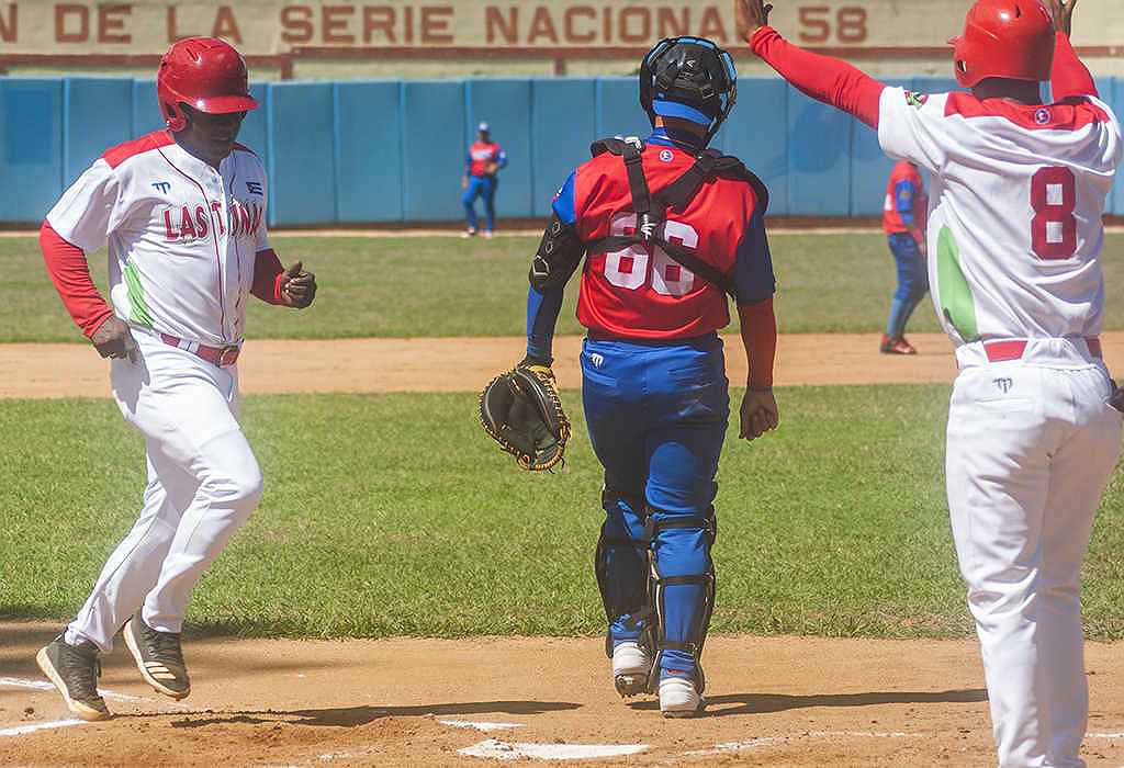 Oficial: Dánel Castro está fuera de Liga Élite de Béisbol